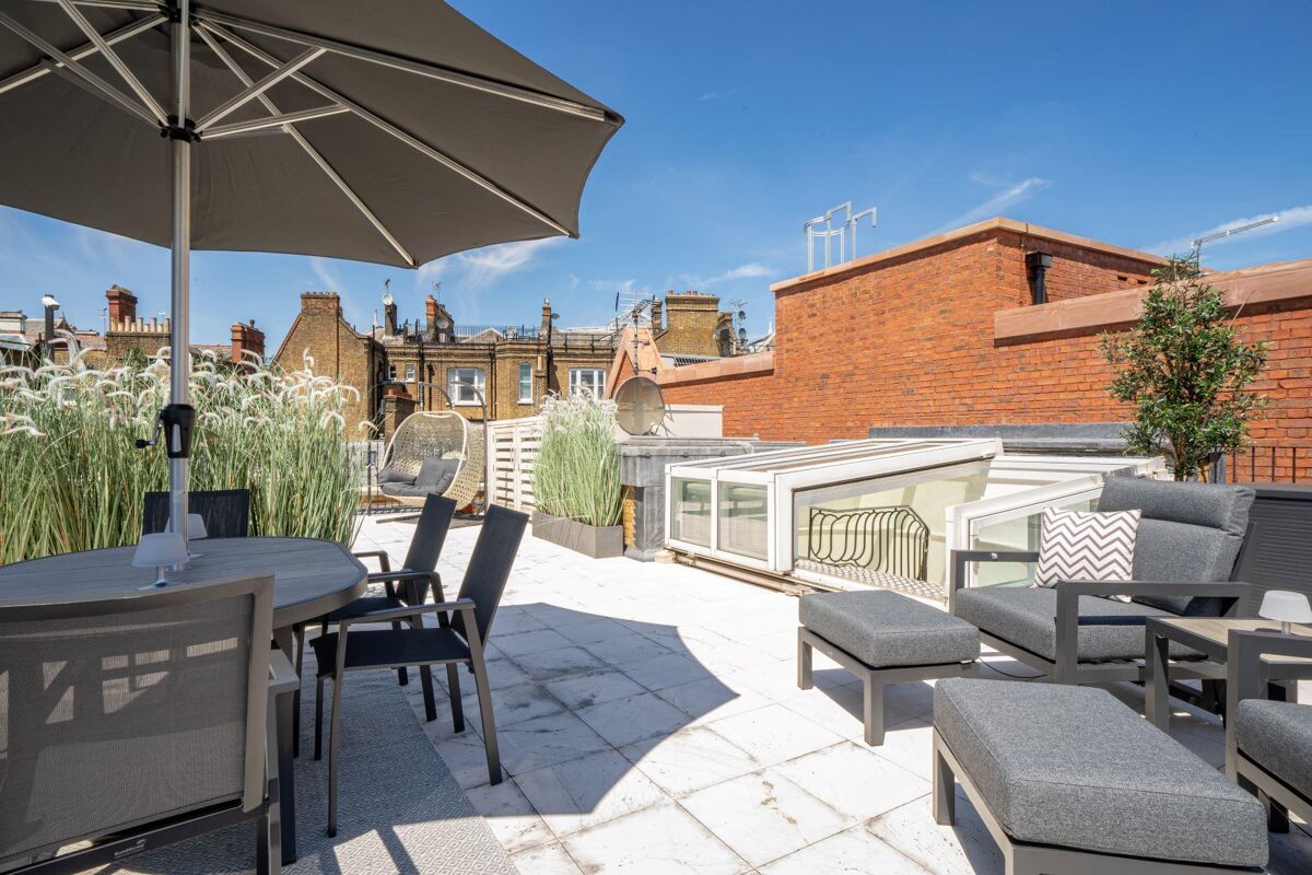 house for sale in Farm Street, Mayfair, London, W1J - wer090114 ...