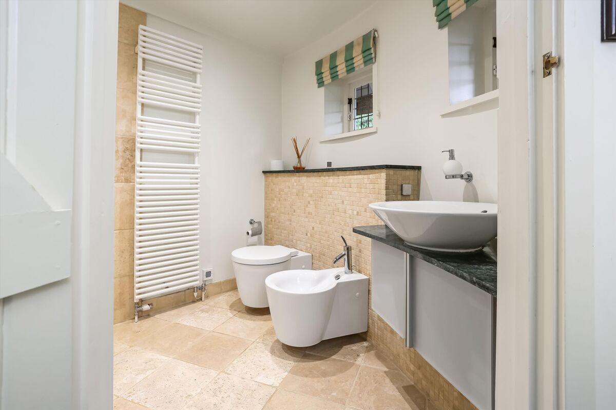 house for sale in Crawley, Winchester, Hampshire, SO21 - win012268493 ...