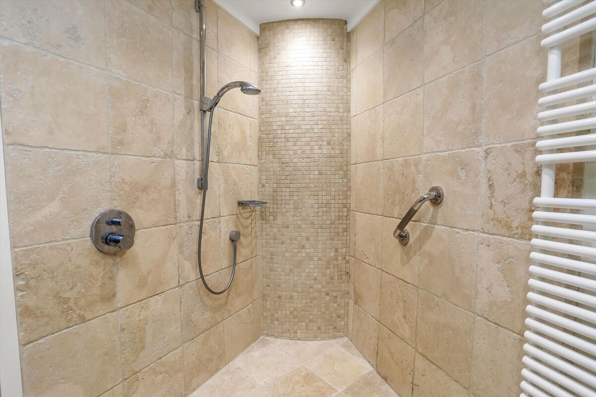 house for sale in Crawley, Winchester, Hampshire, SO21 - win012268493 ...