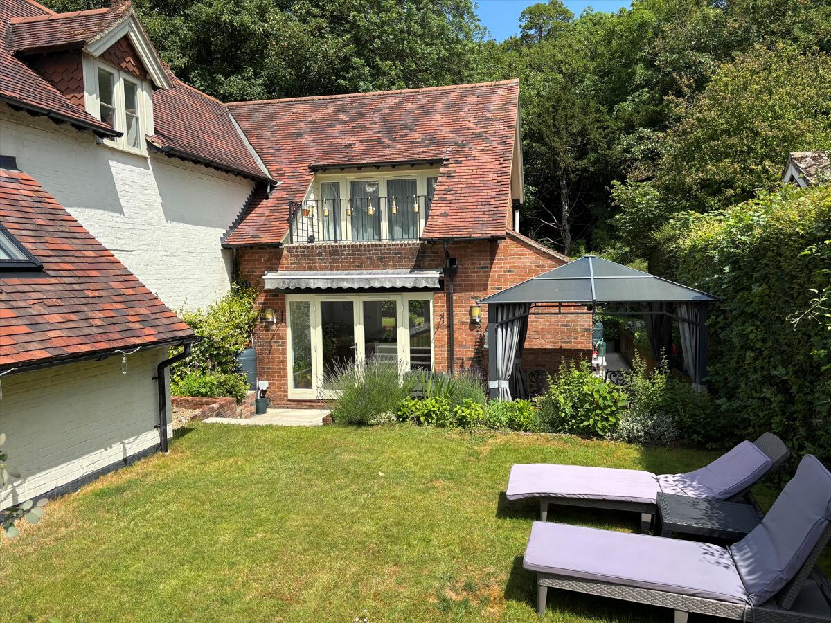 house for sale in Abbots Worthy, Winchester, Hampshire, SO21 - win012441832 | Knight Frank