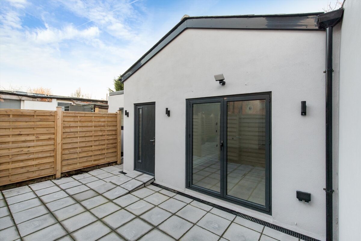 flat for sale in Durham Road, London, SW20 - wmb012120925 | Knight Frank