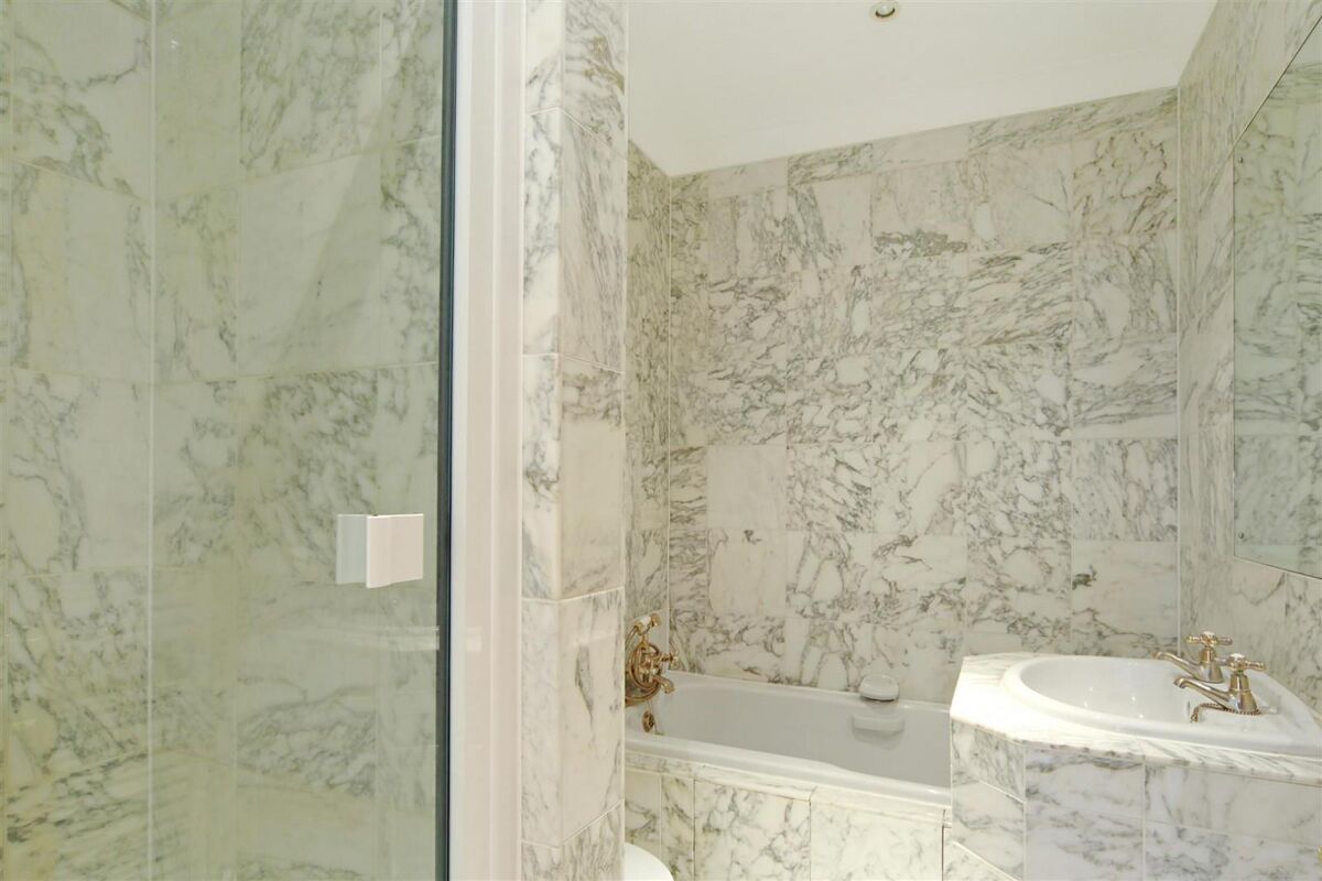 flat to rent in Queensmere House, 16 Royal Close, Wimbledon, London ...