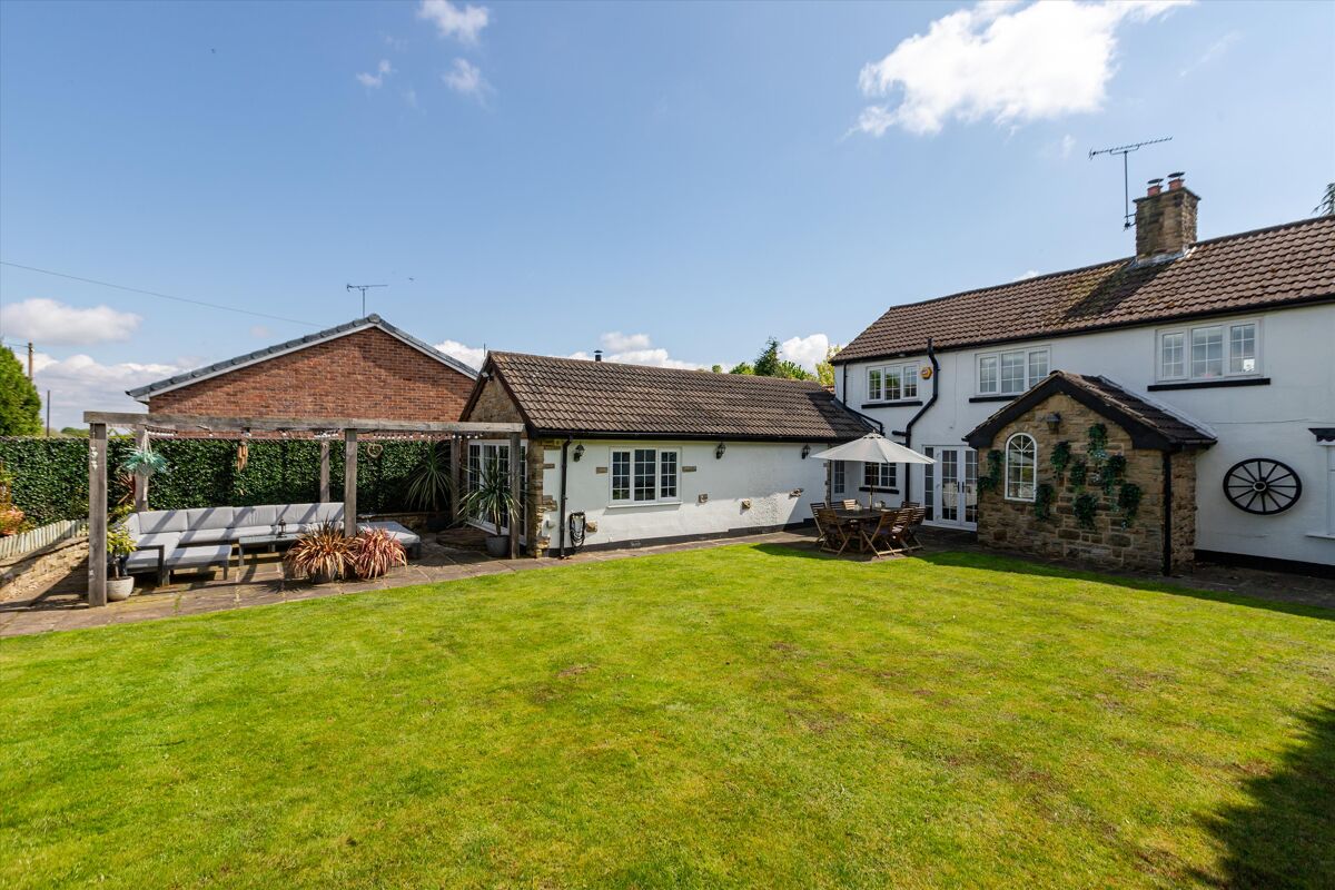 house for sale in Peplow Close, Burton Salmon, Leeds, LS25 ...